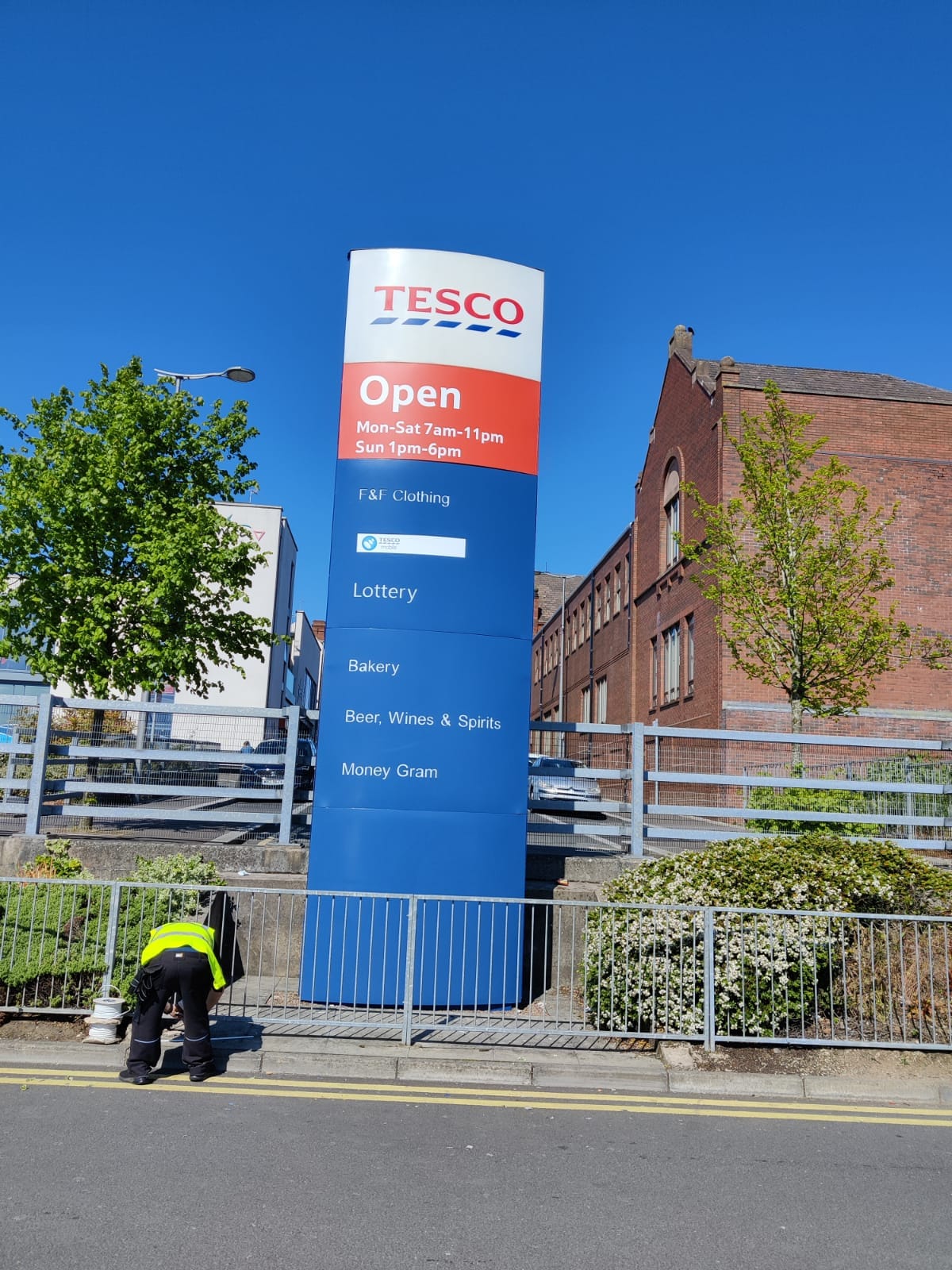 Gallery - The Sign Shiner